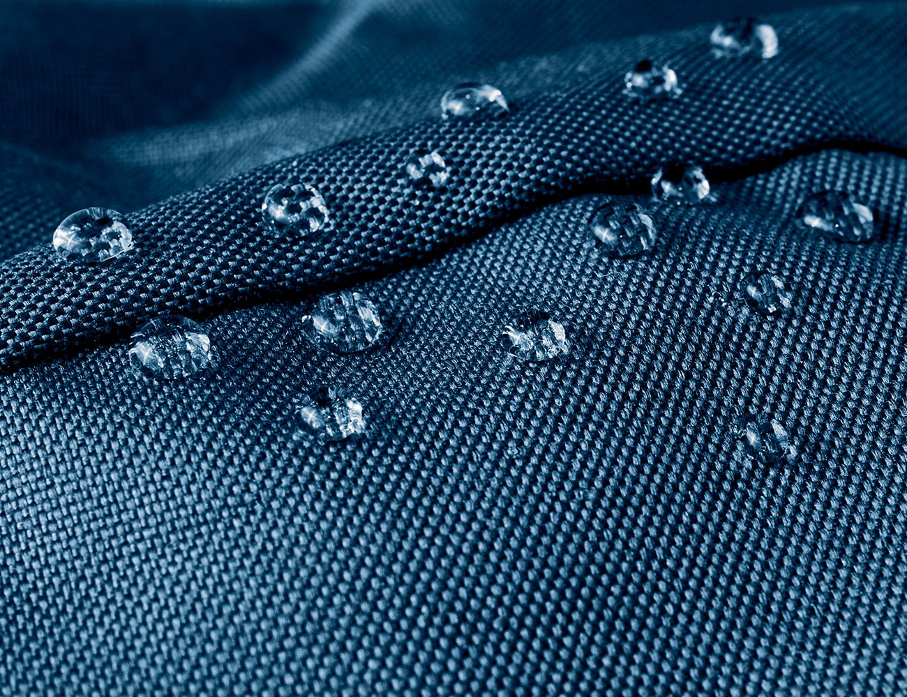 What is Moisture Wicking Clothing? Benefits, Brands & Examples